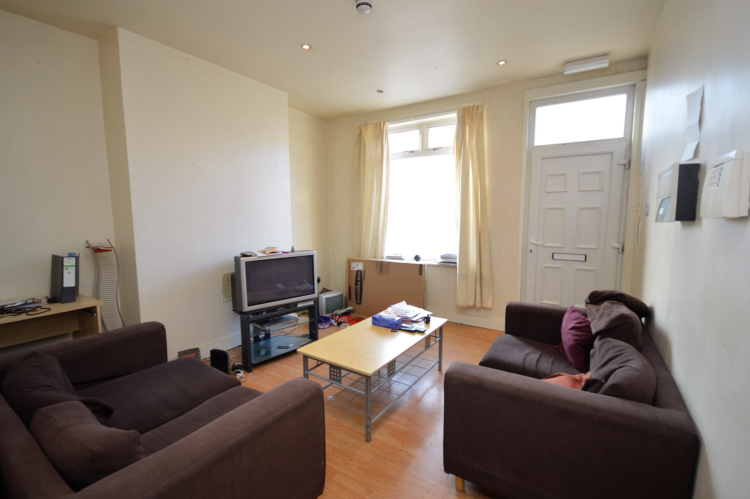 Delph Lane, Woodhouse, Leeds, LS6 2HQ (12067) - sbliving | sbliving